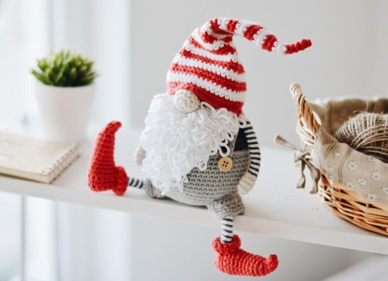 PATRÓN GRATIS Gnomos navideños Amigurumi paso a paso - Crochetisimo
