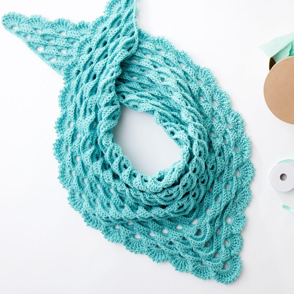 PATRÓN GRATIS Anya Chal en Punto Fantasía a Crochet - Crochetisimo