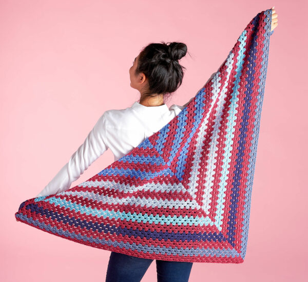 PATRÓN GRATIS Chal de Tonos Agua con Borlas a Crochet