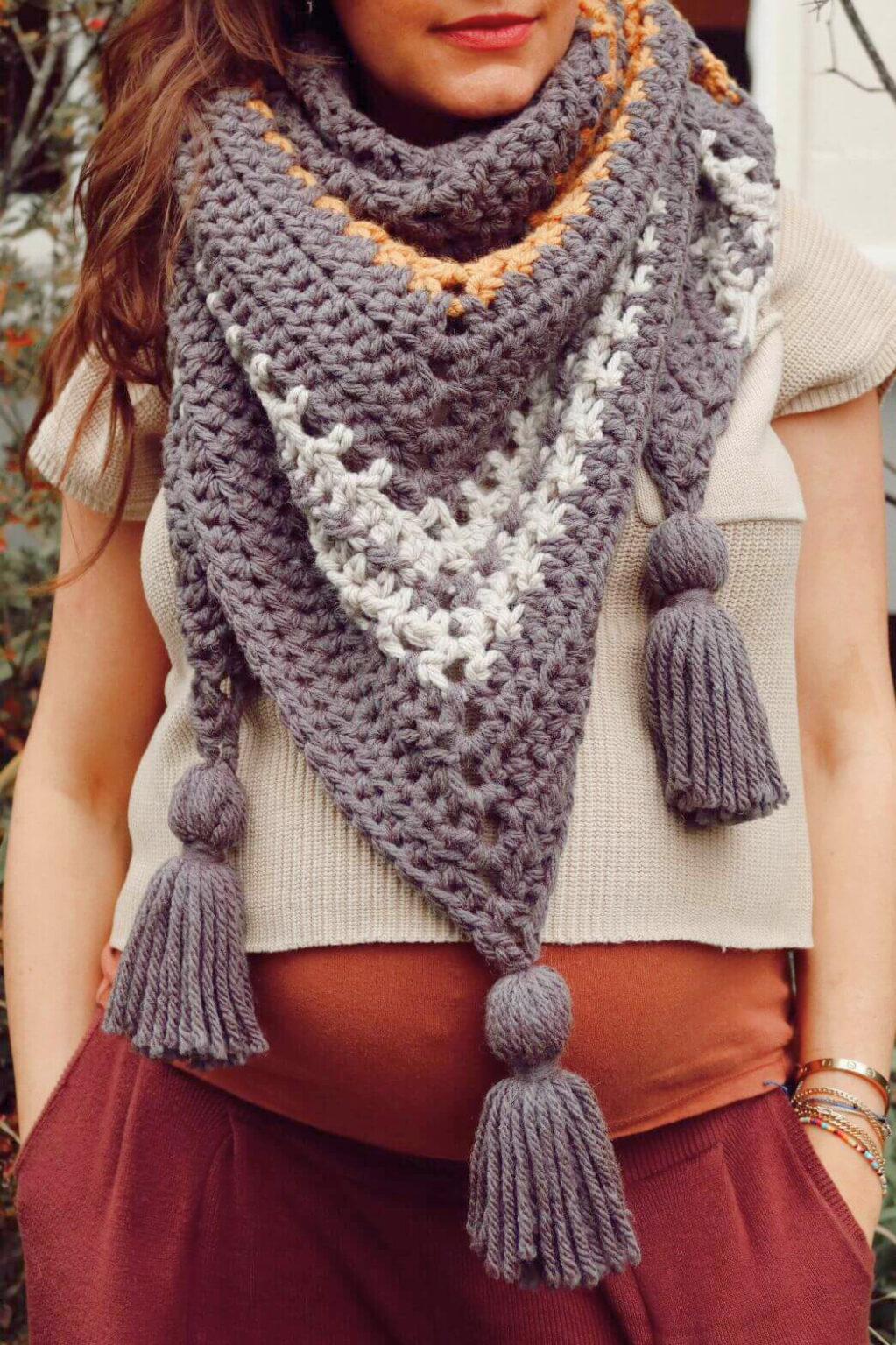 Chal Triangular Sonia en Crochet Patron Gratis - Crochetisimo